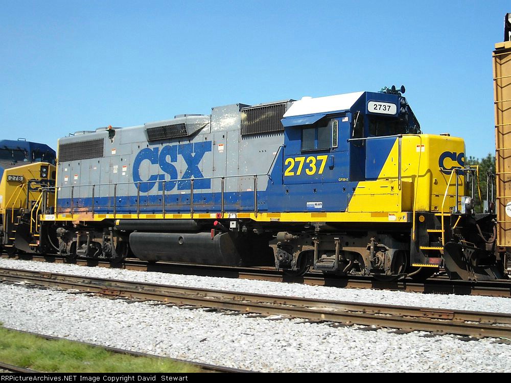 CSX GP38-2 2737